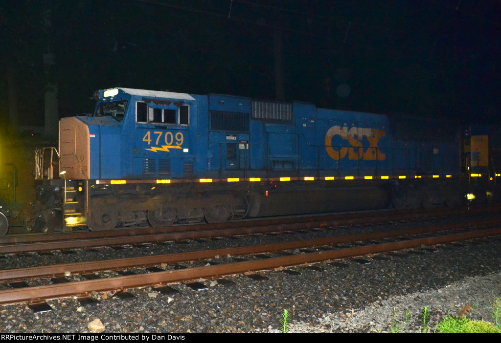 CSX SD70AC 4709 trails an ES40DC on Q409-26
